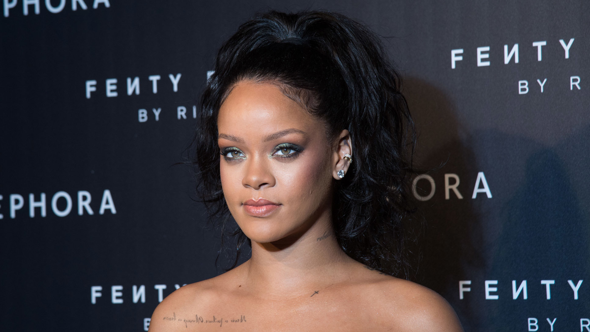 Rihanna Releases Mini Fenty Foundation