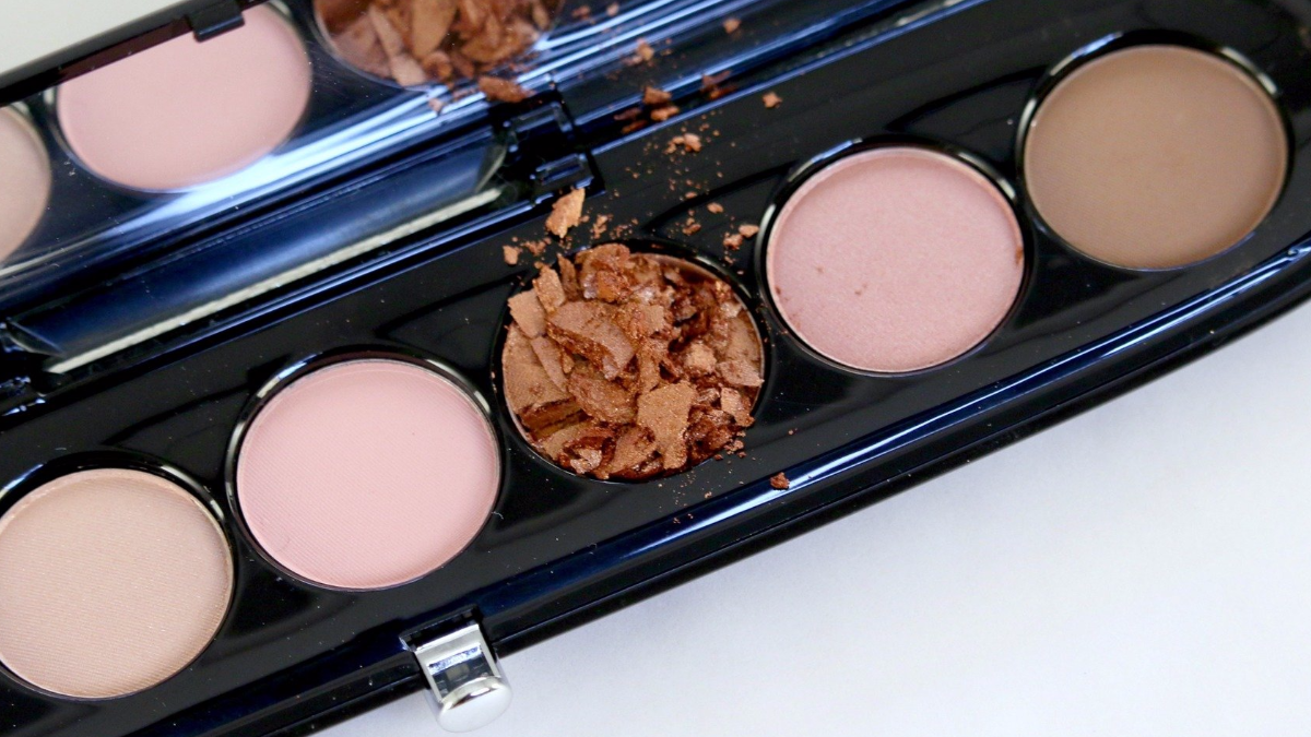 How to fix a broken eye shadow in 45 seconds or less