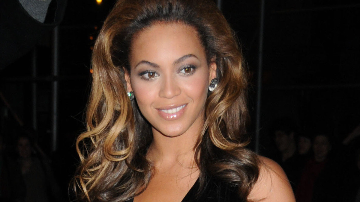 15 Female Celebrities Who Proudly Flaunted Their Body Hair