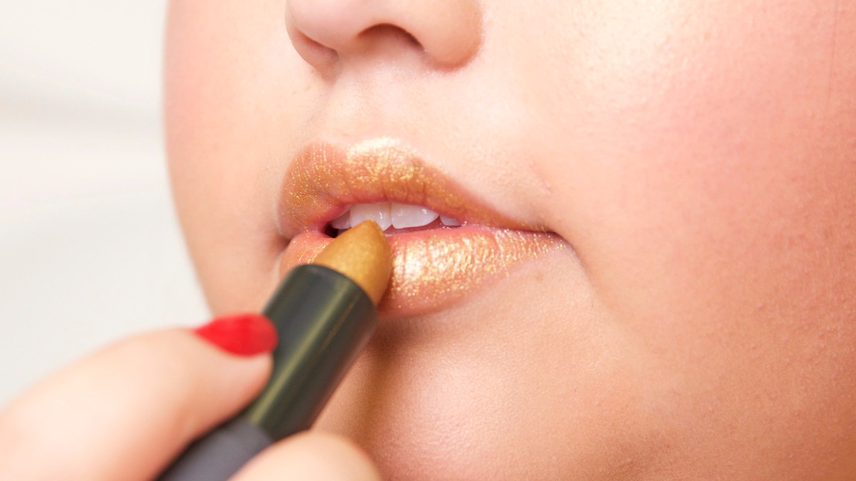 I made my own lipstick to find the one shade I was missing
