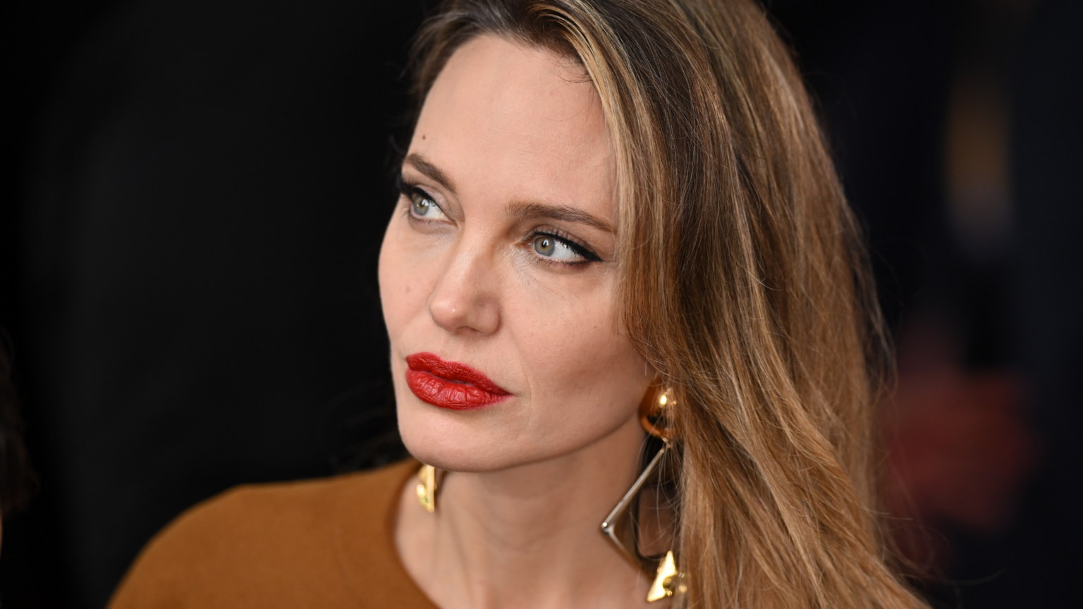 Angelia Jolie Allegedly 'Encouraged' Her Kids To 'Avoid' Brad Pitt ...