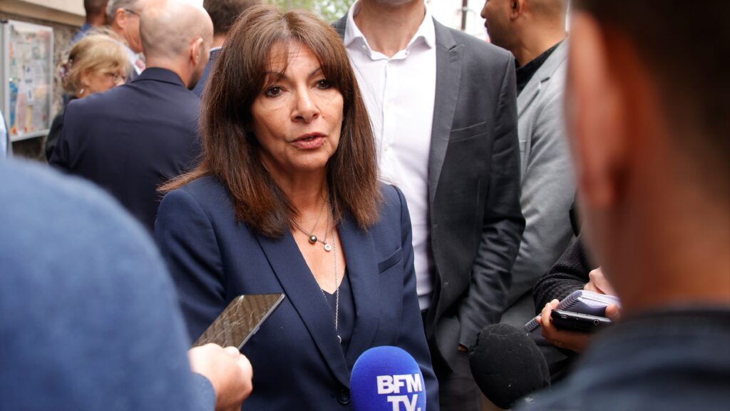 Paris Mayor Says She'll Be Swimming in Seine Amid Water Quality Concerns