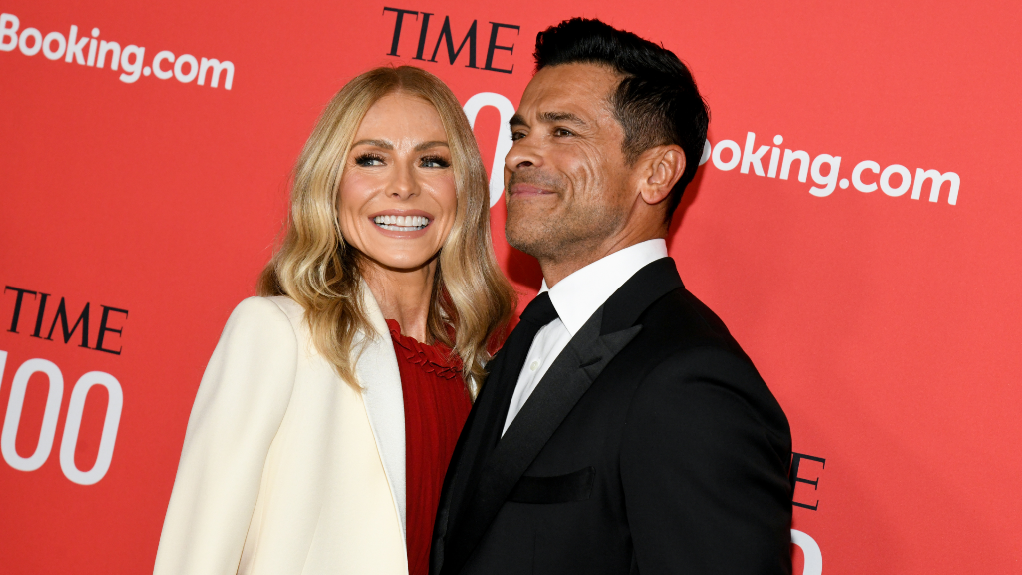 Kelly Ripa Explains Why Her Kids Aren't in Her Christmas Cards