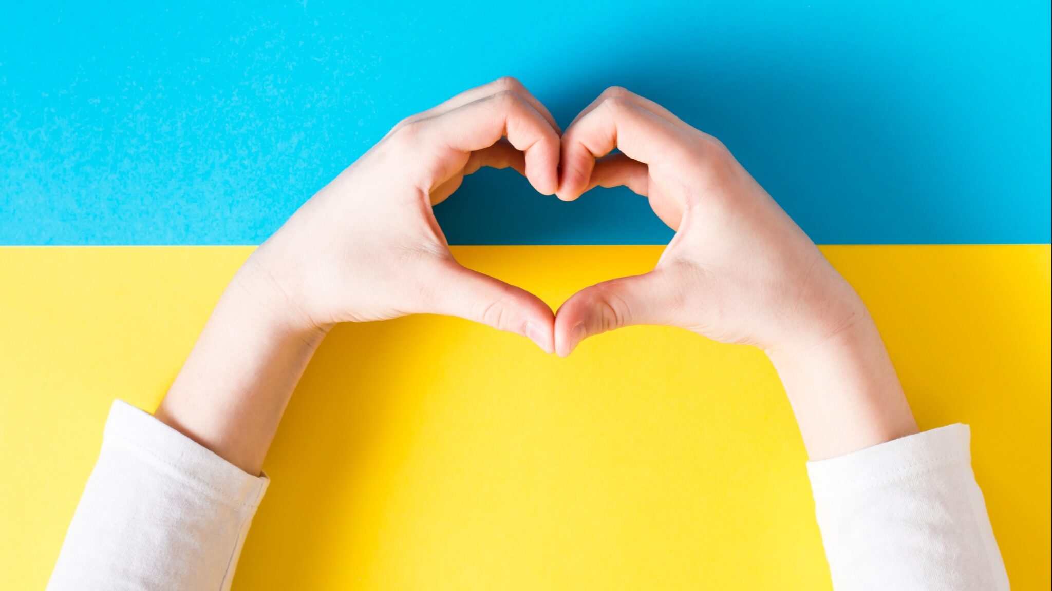 17 Hand Signals Teens Make & What They Mean