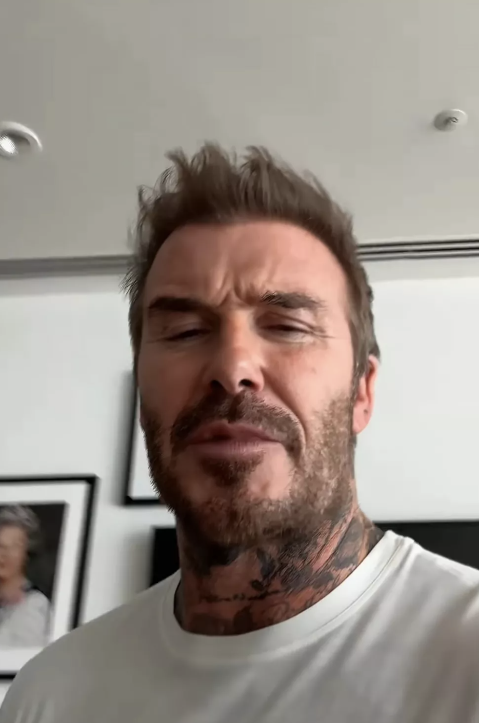 David Beckham Accidentally Reveals Photo of Queen Elizabeth Hanging in ...