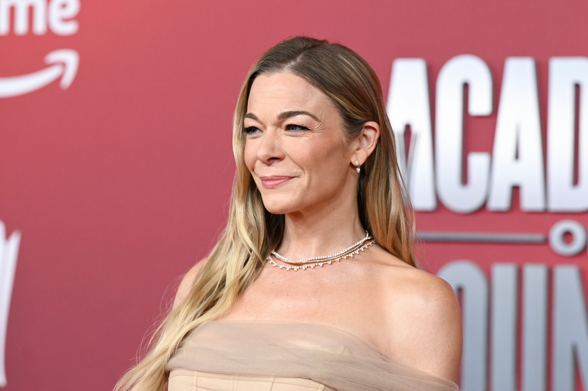 LeAnn Rimes' Teeth Fell Out Mid-Concert But She Kept Performing Anyway