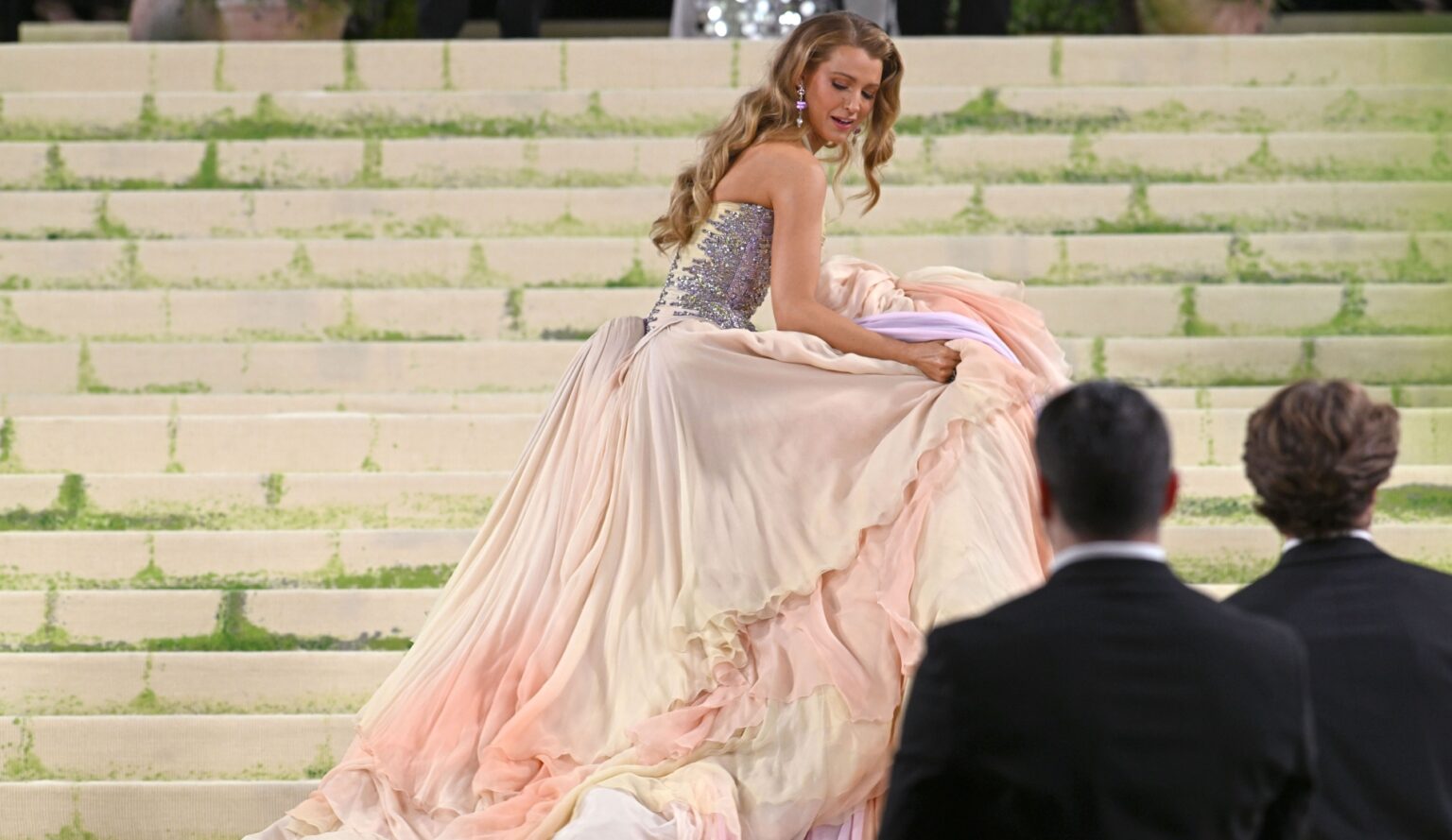 Blake Lively's Met Gala Clip Has Critics Calling Out 'Mean Girl'