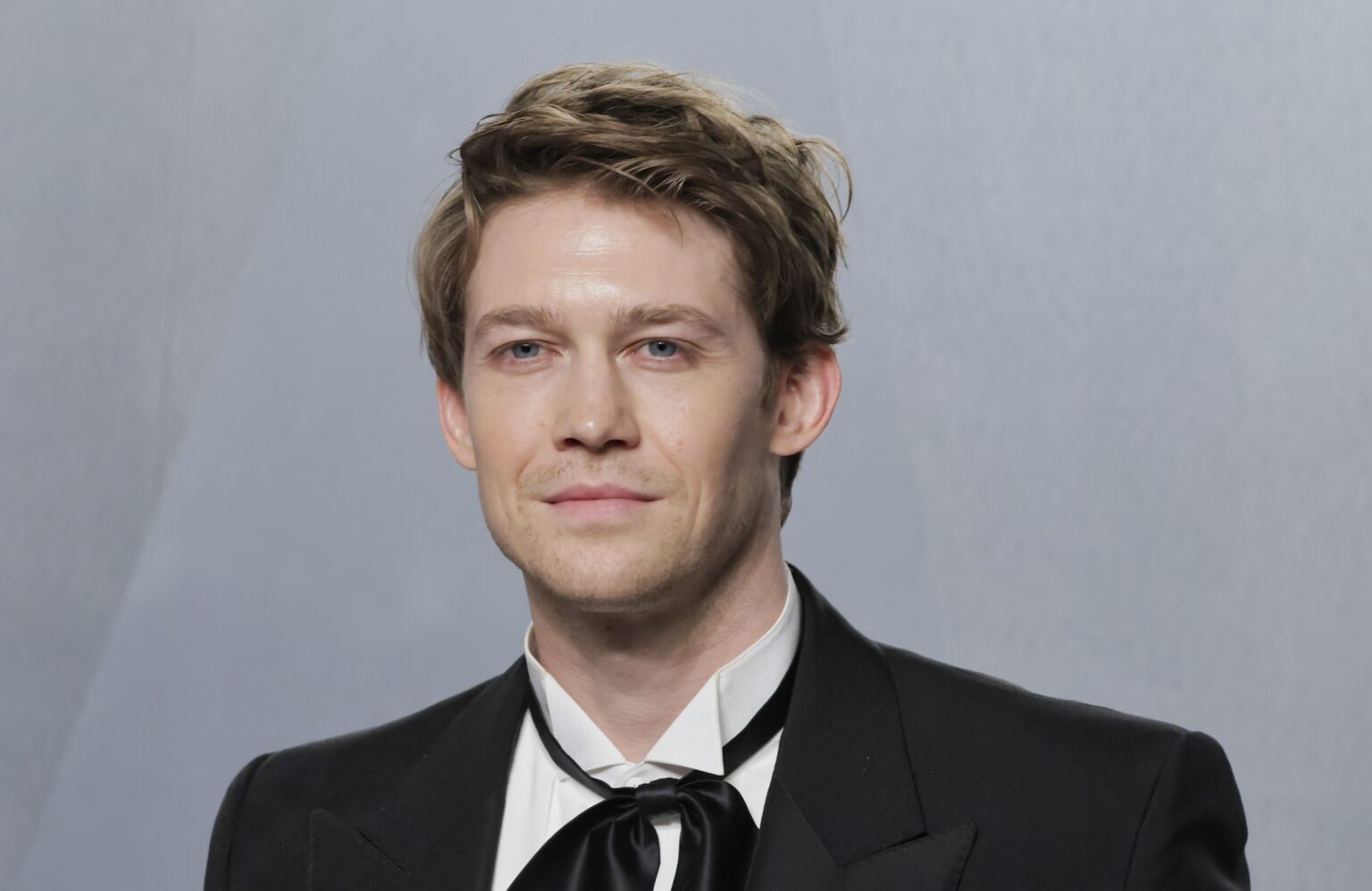 Joe Alwyn Has Been Spotted With His First Public Girlfriend Since ...